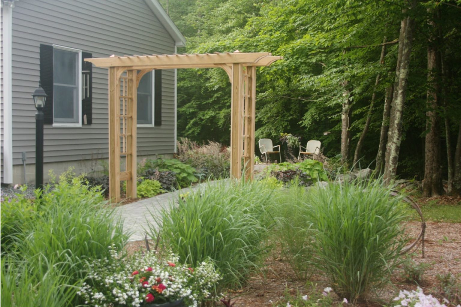Use a focal point to make your "blah" yard beautiful ...