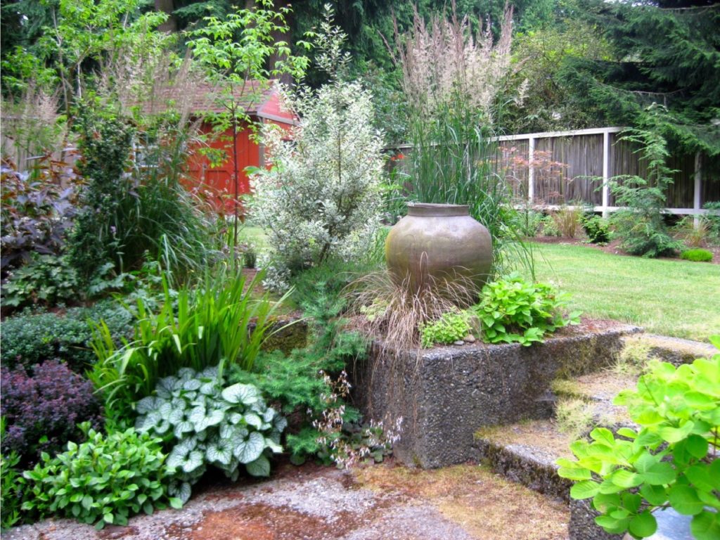 Use a focal point to make your "blah" yard beautiful ...